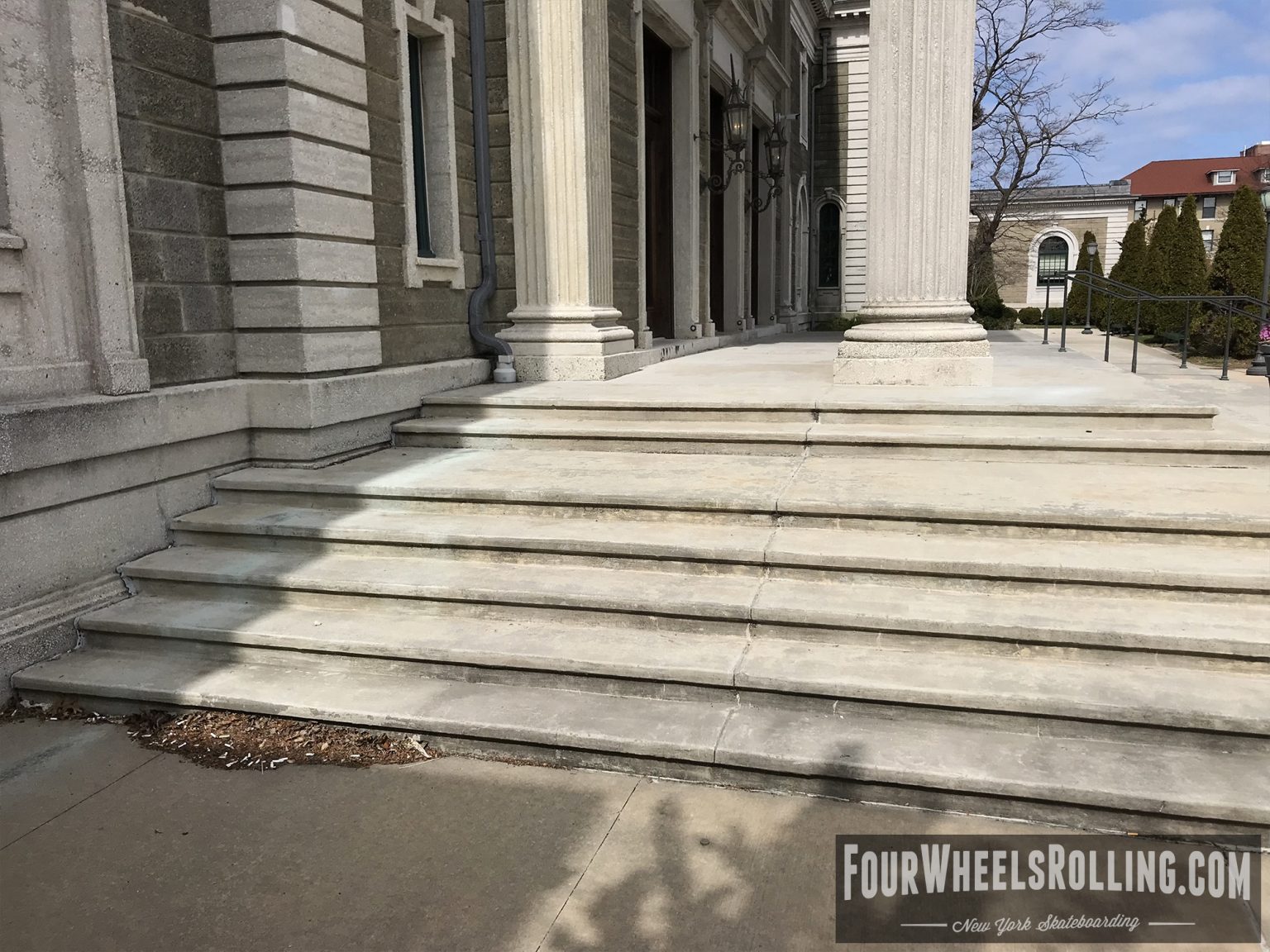 Mineola: Courthouse | Long Island Skateboarding Spots