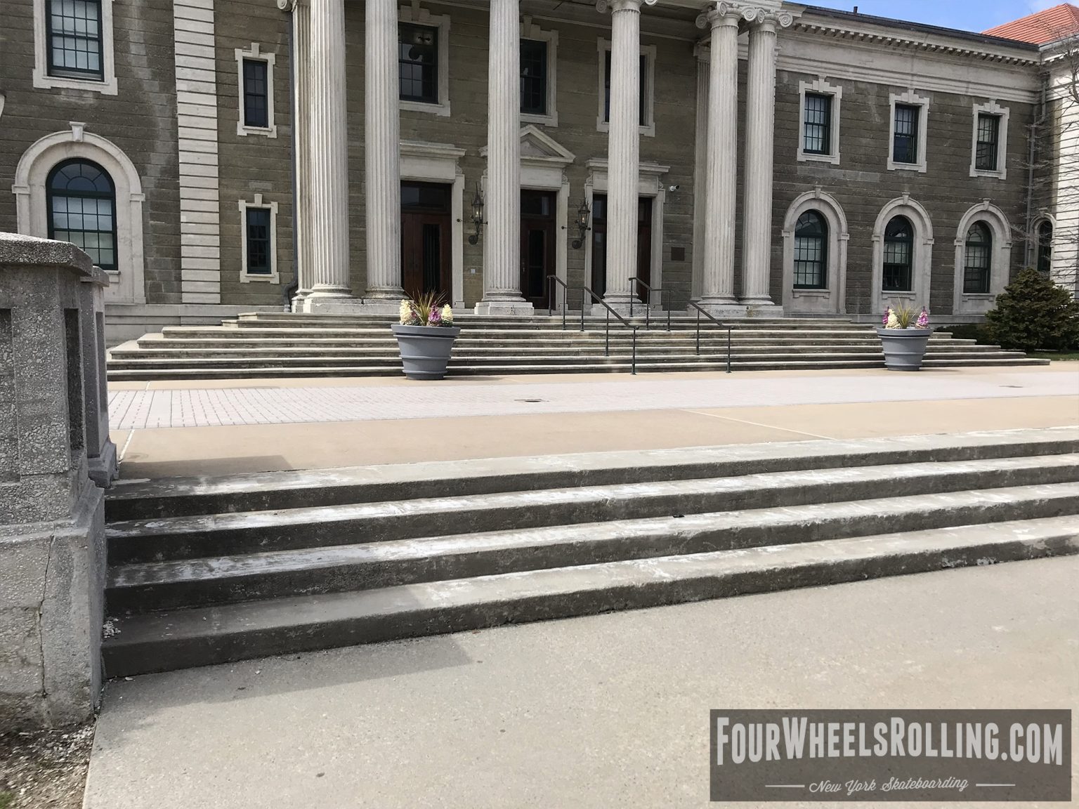 Mineola: Courthouse | Long Island Skateboarding Spots