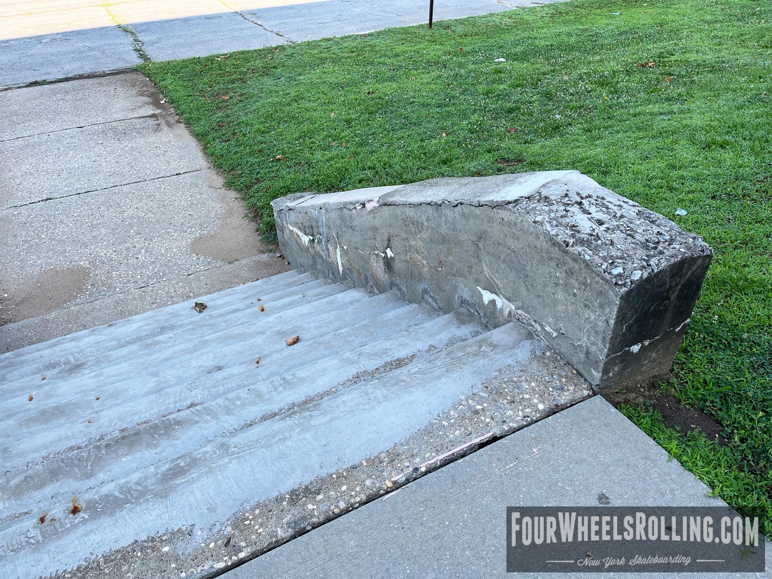 Hauppauge: 9 Set Hubba | Long Island Skateboarding Spots